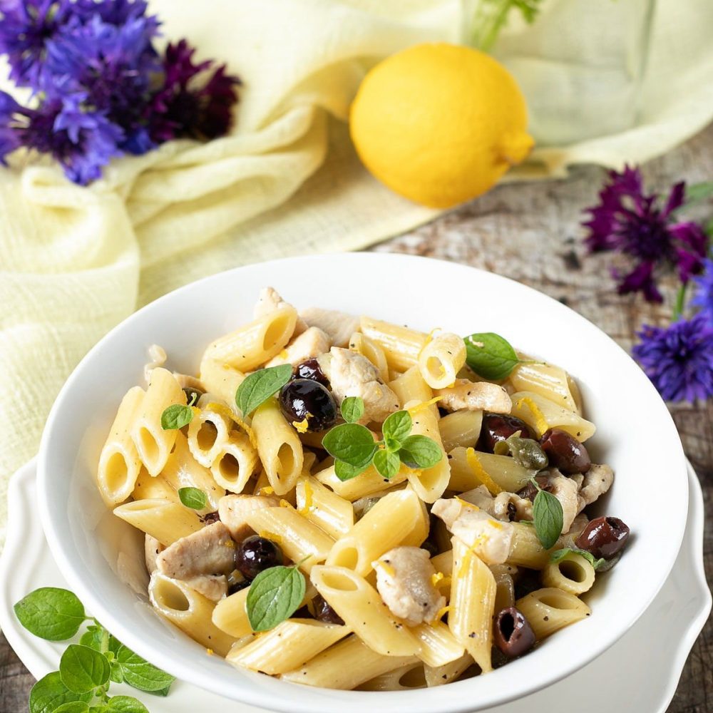 Mezze penne pollo olive e capperi | Profumo di Cannella e Cioccolato