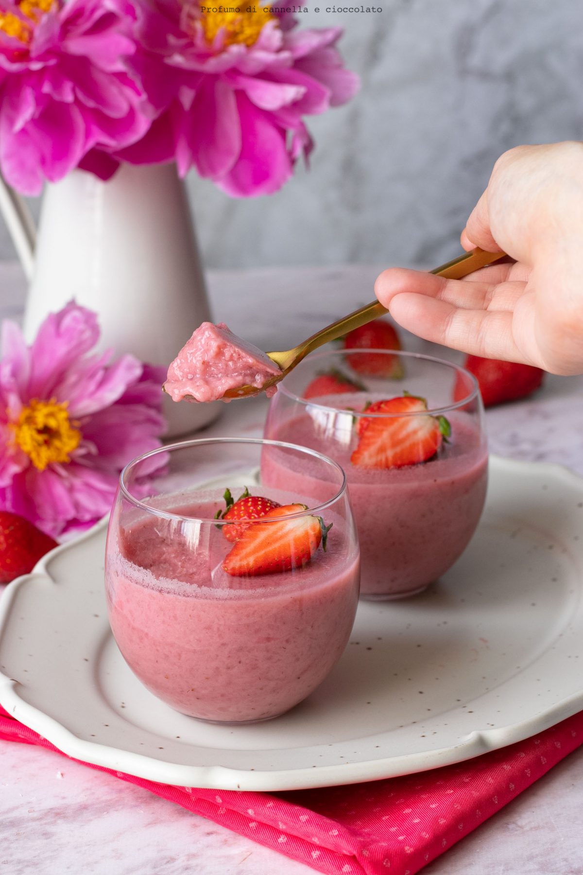 Cremoso latte e fragola | Profumo di Cannella e Cioccolato