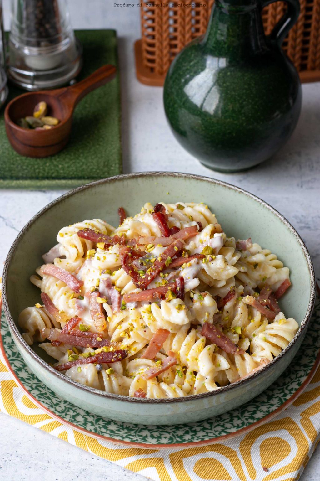 Pasta cremosa crescenza speck e pistacchi | Profumo di Cannella e ...