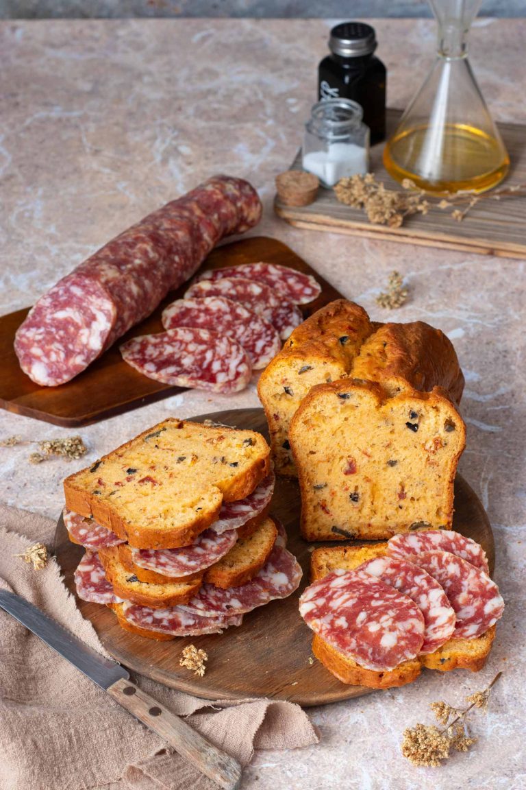 Sandwich di plumcake salato con pomodorini secchi, olive e origano ...